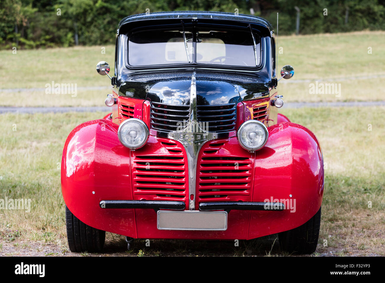 Front of old dodge car hi-res stock photography and images - Alamy