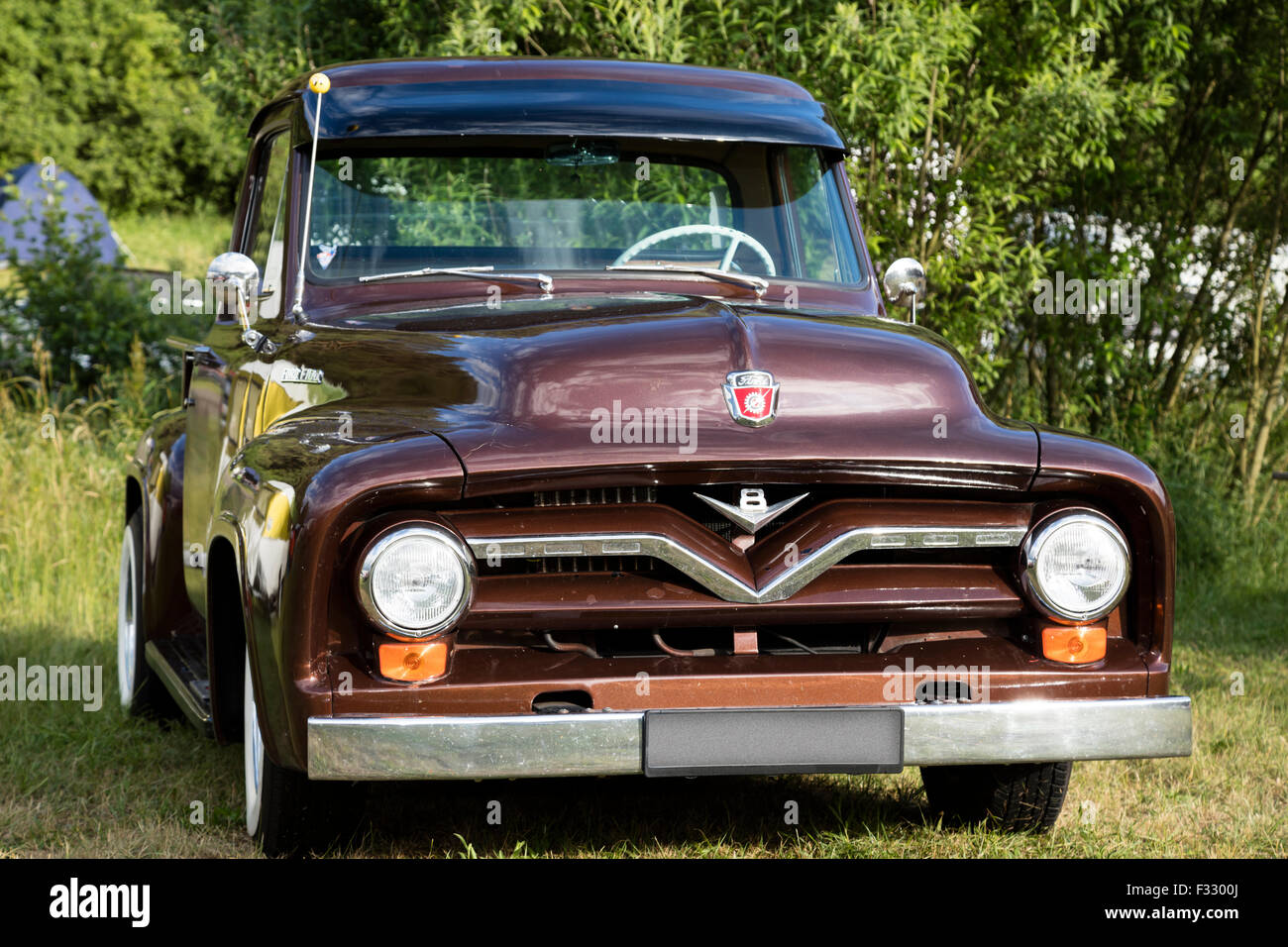Front detail of a Ford vintage car Stock Photo - Alamy