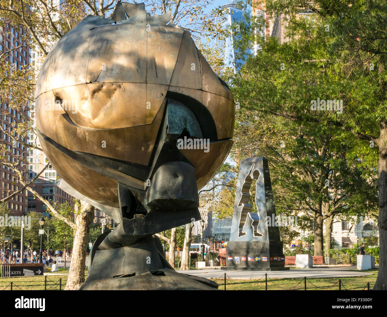 Fritz koenig sphere hi-res stock photography and images - Alamy