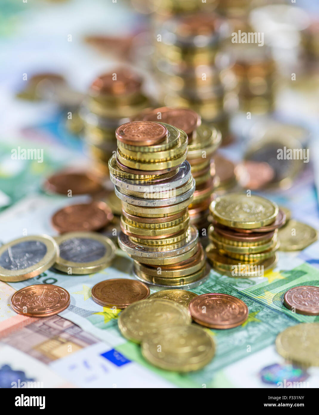 Stacked coins hi-res stock photography and images - Alamy