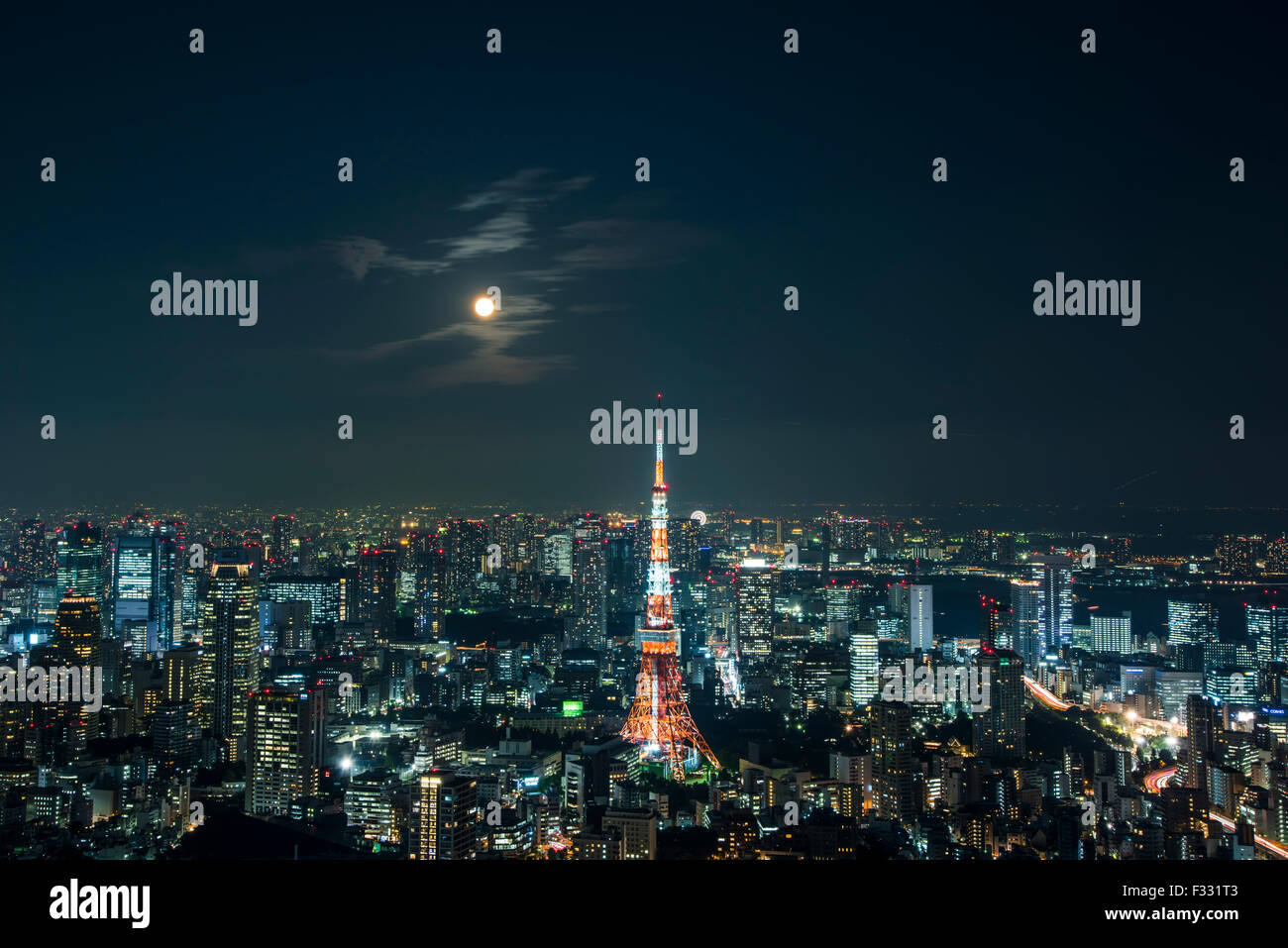 Tokyo tower and moon from roppongi hills observatory hi-res stock ...