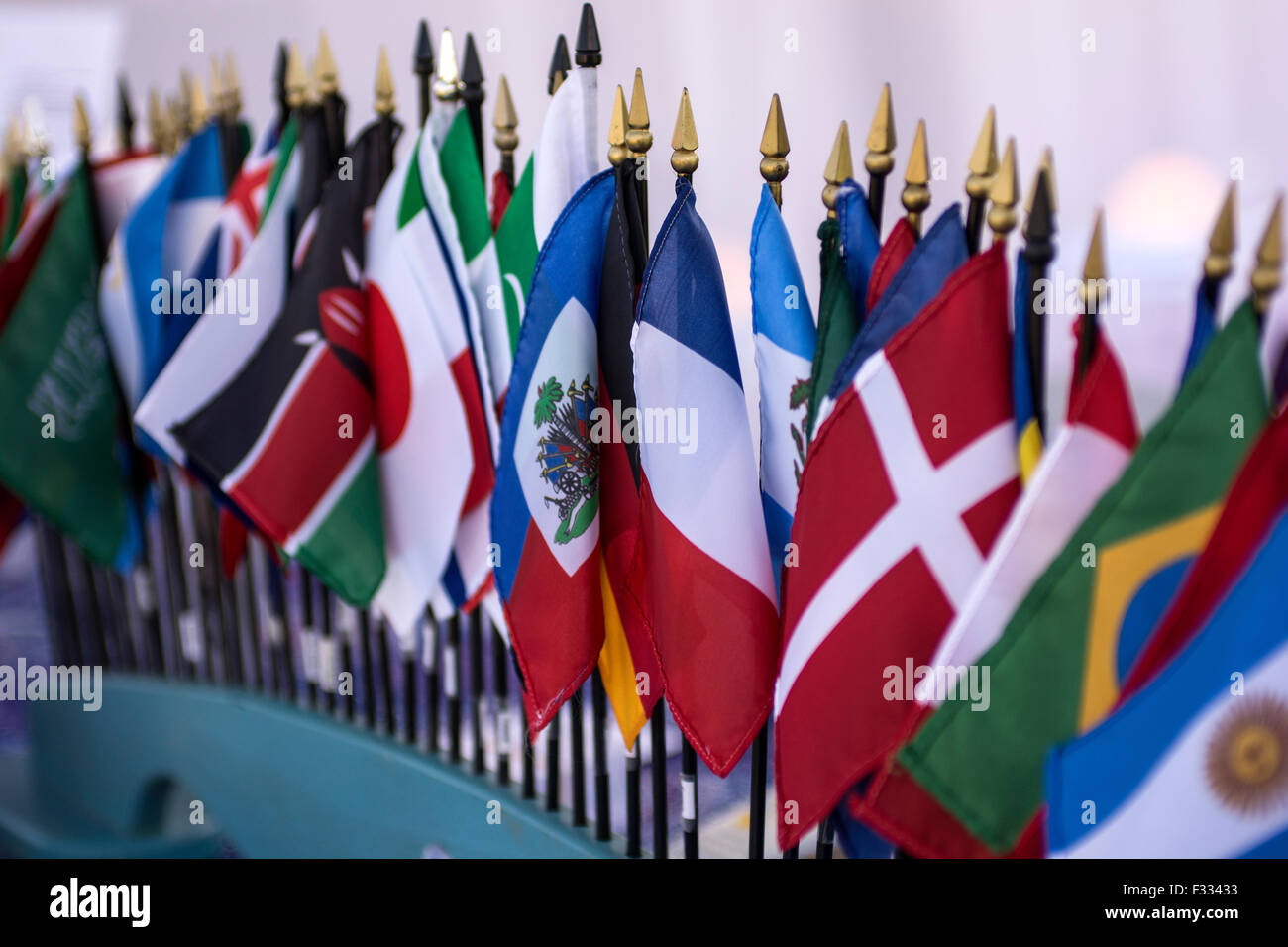 Un members flags hi-res stock photography and images - Alamy