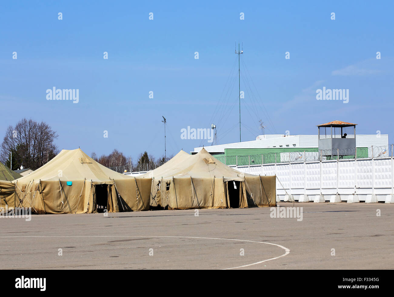 Army tent hi-res stock photography and images - Alamy
