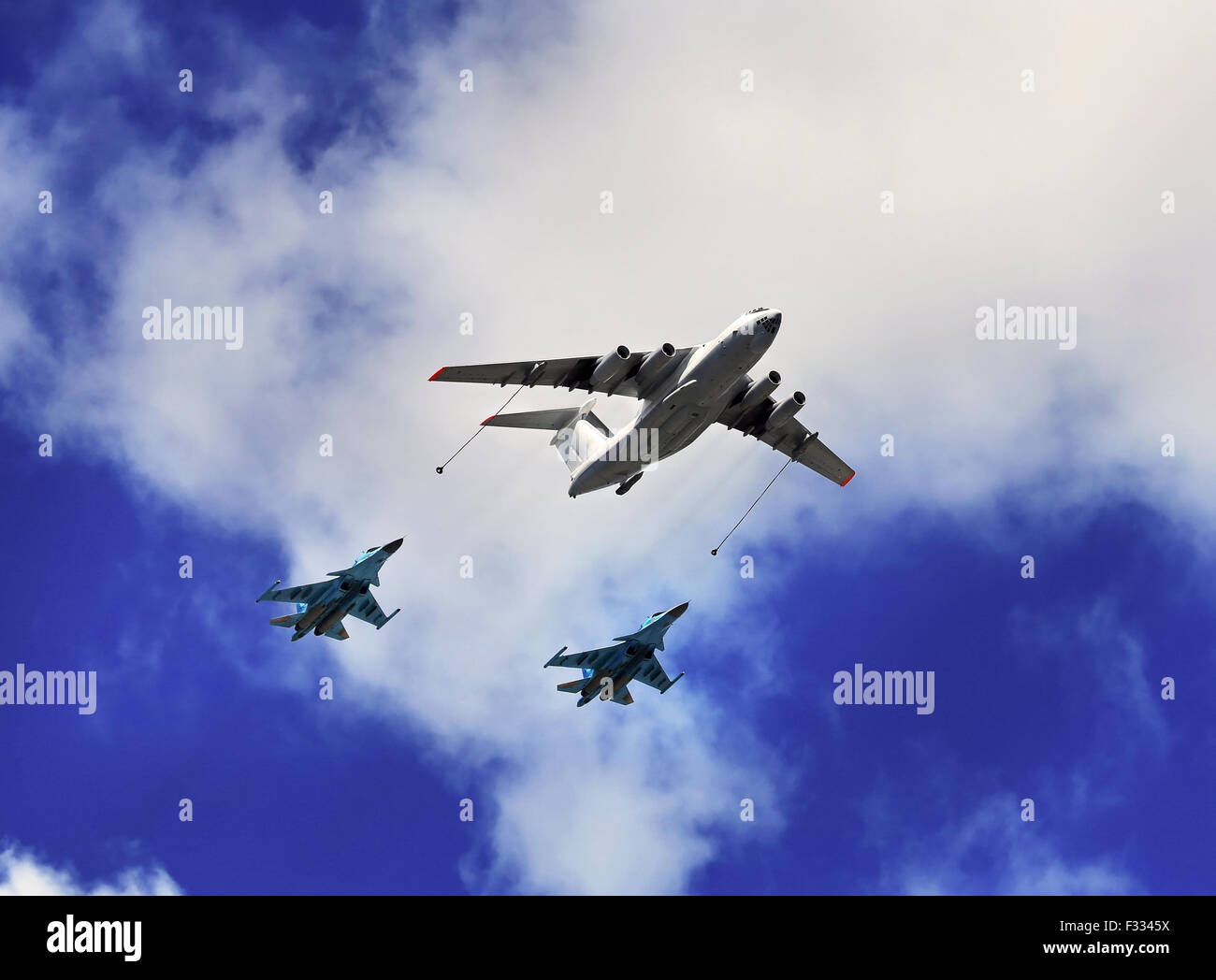Refueling aircraft hi-res stock photography and images - Alamy