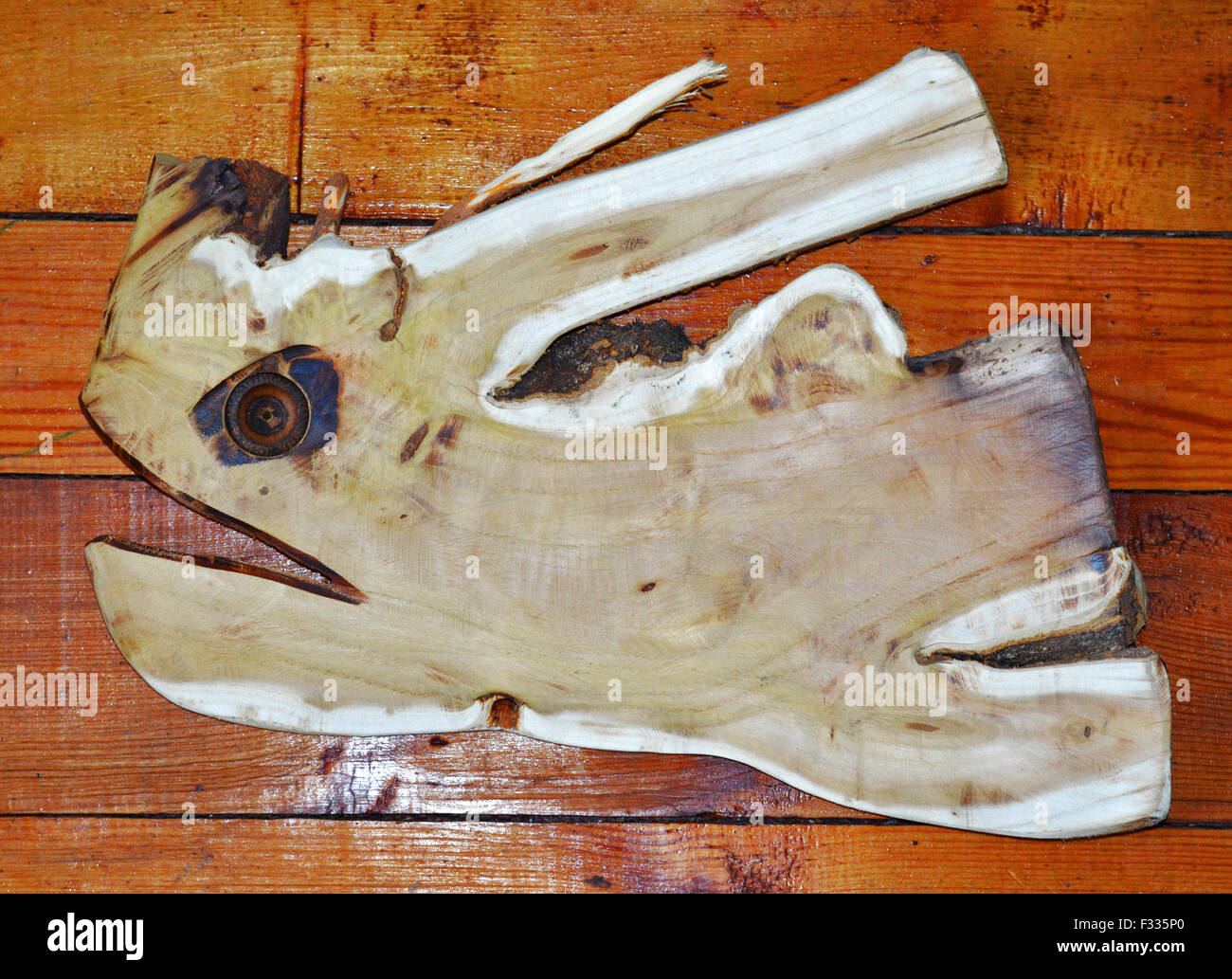 Wood wooden fish carving hi-res stock photography and images - Alamy