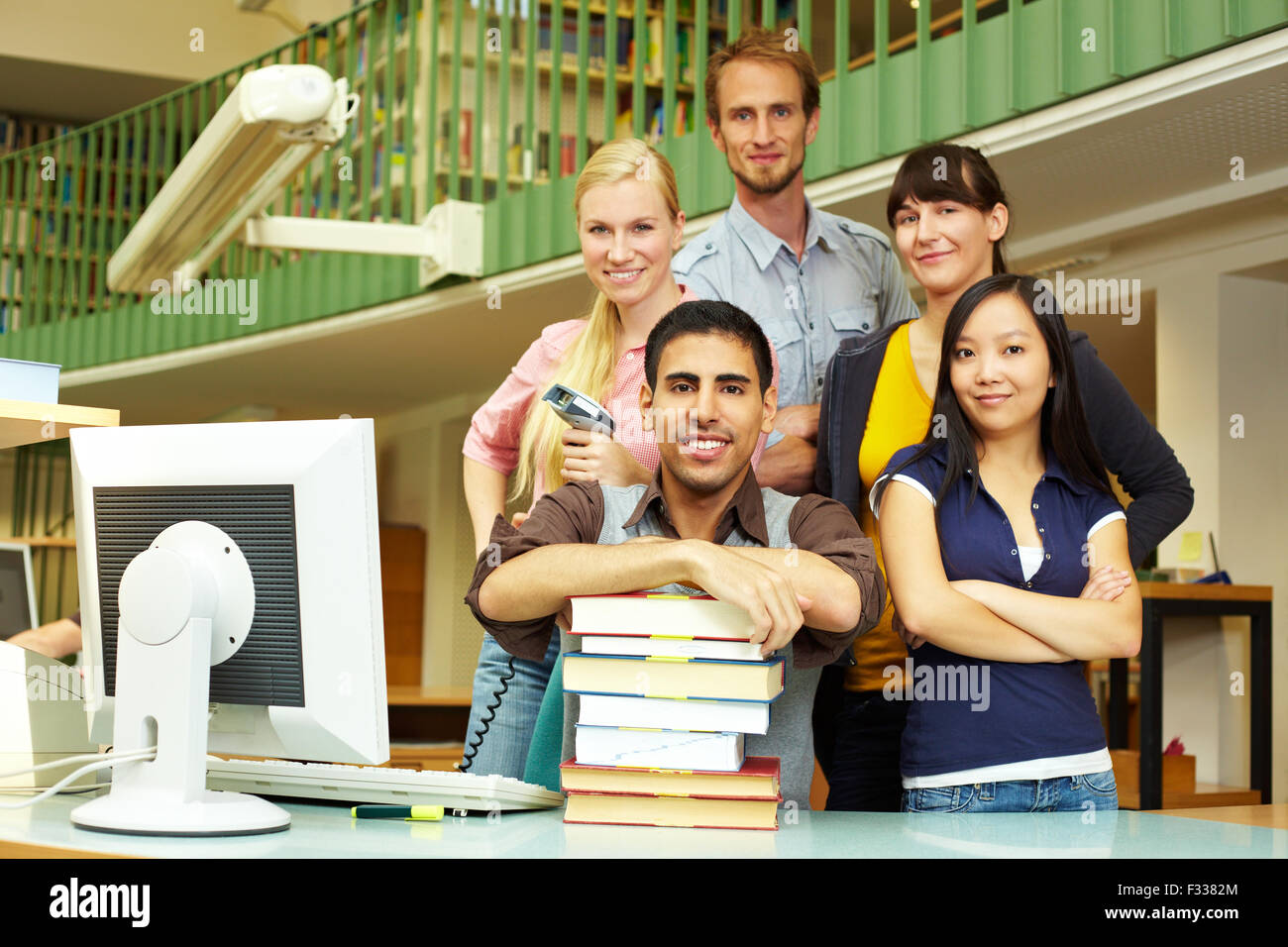 Library staff counter hi-res stock photography and images - Alamy