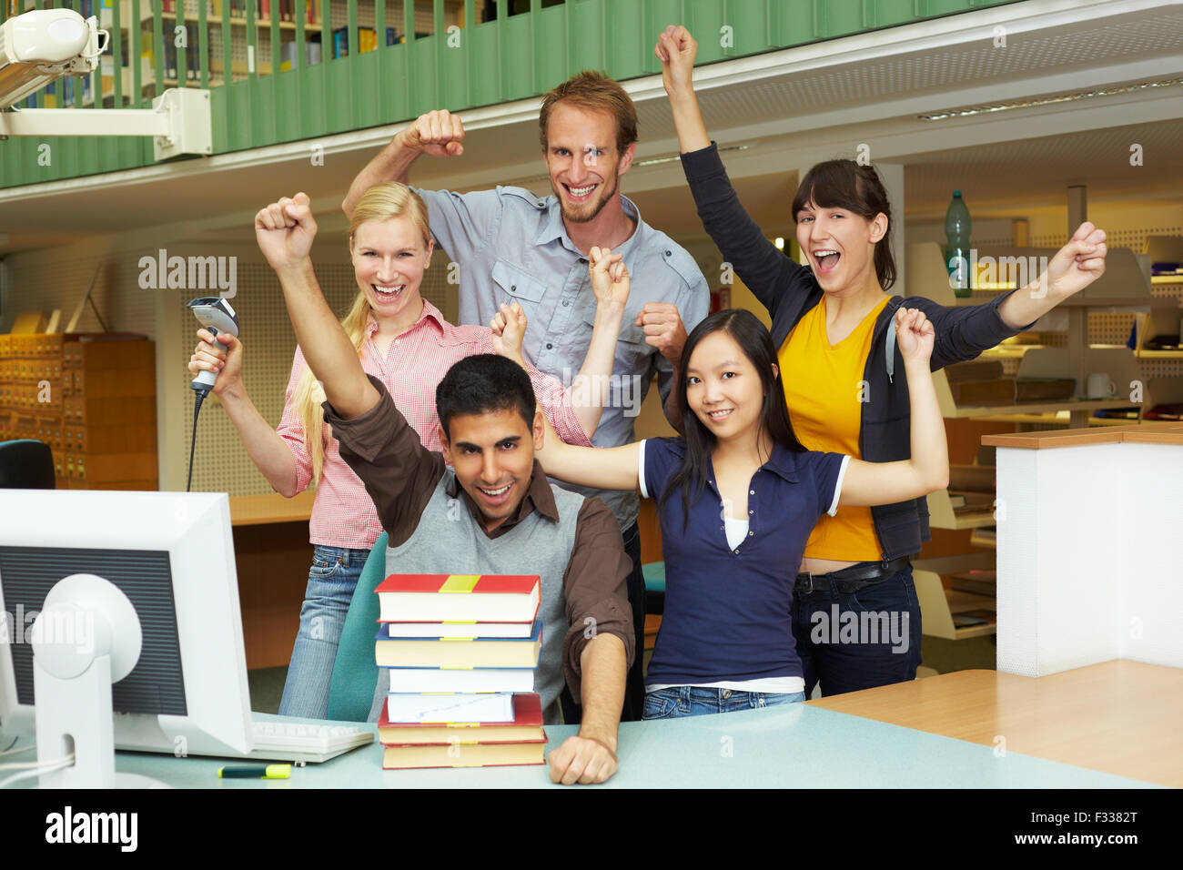 Library staff counter hi-res stock photography and images - Alamy