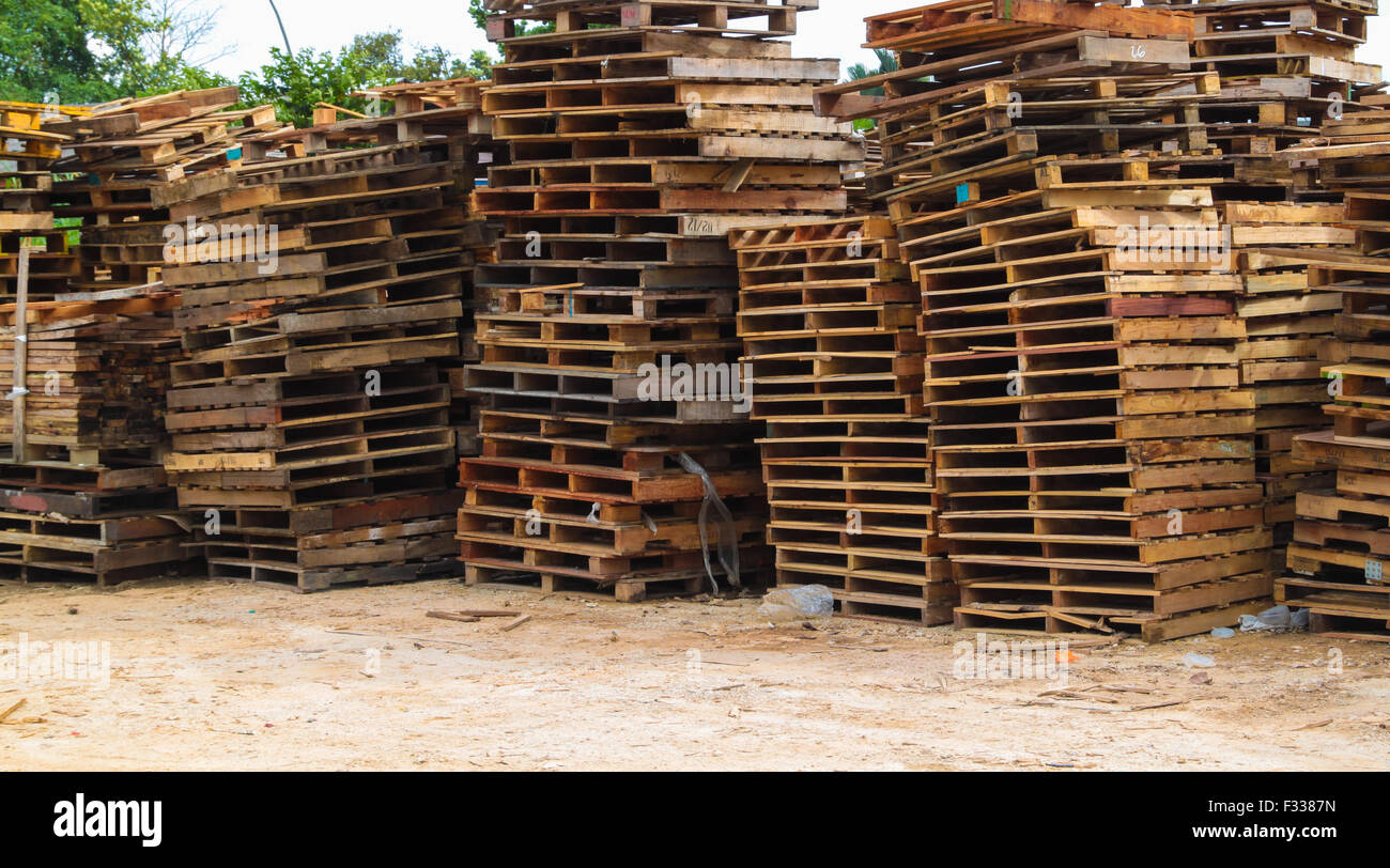 Stack of wooden pallets Stock Photo - Alamy