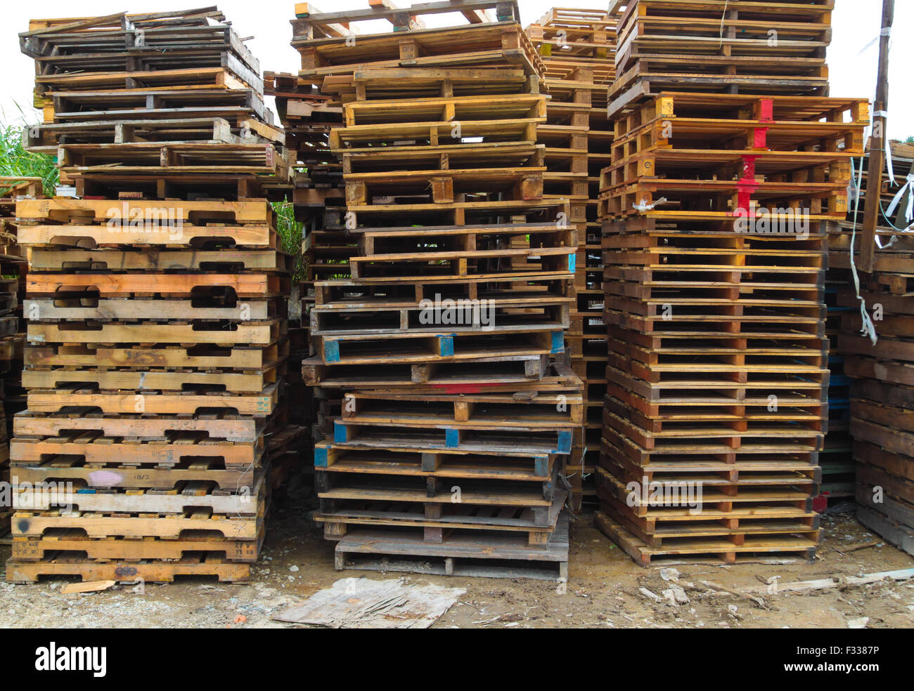 Stack of wooden pallets Stock Photo - Alamy