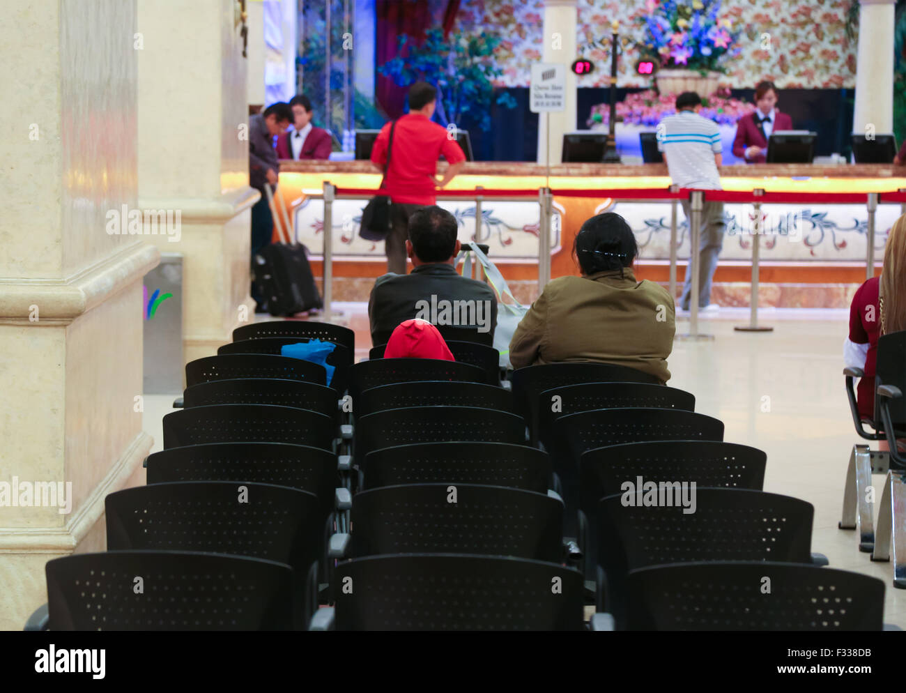Reception hotel queue hi-res stock photography and images - Alamy