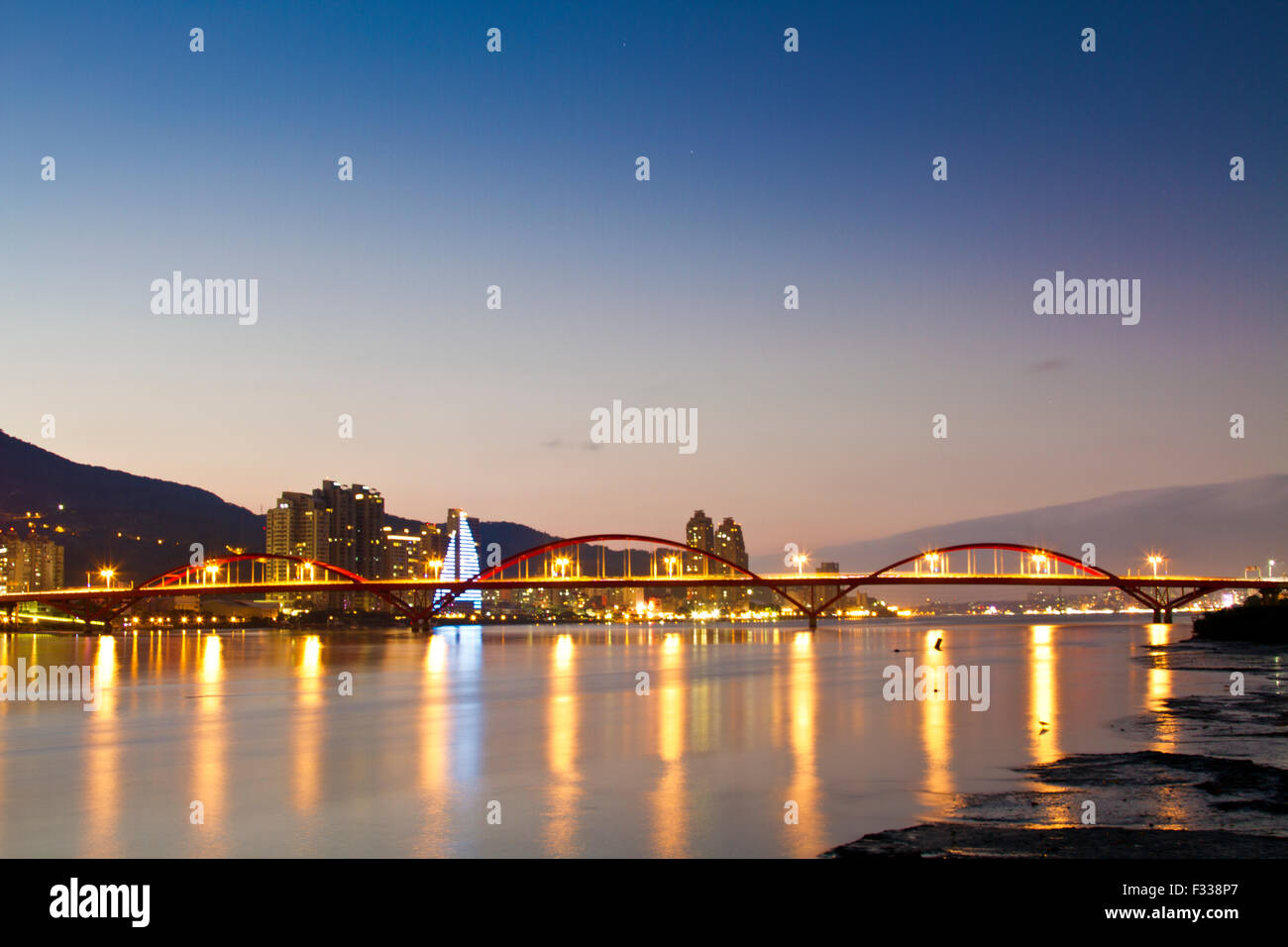 Asia taiwan view suspension bridge hi-res stock photography and images ...