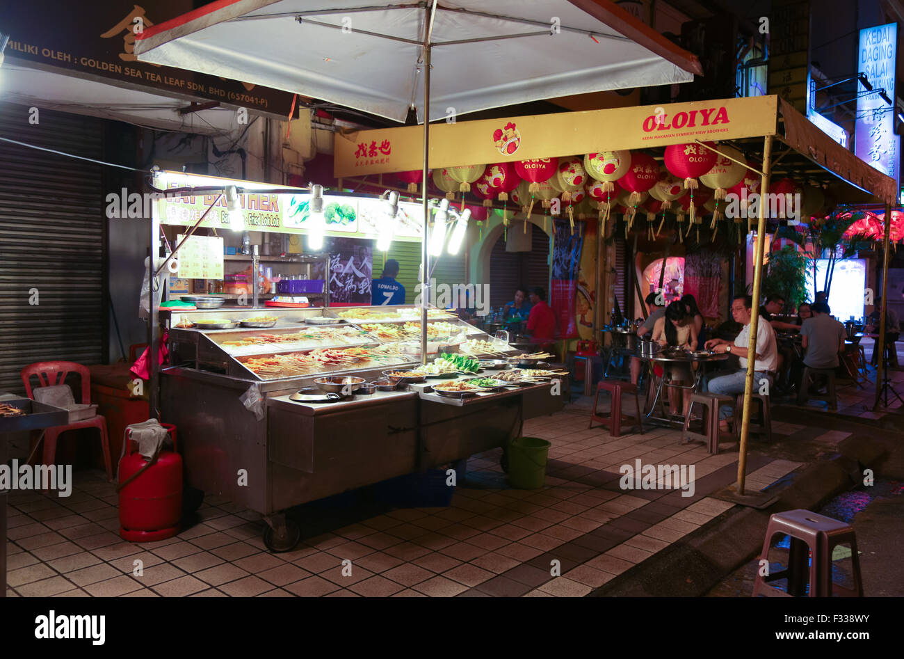 Lok-lok stall selling fresh skewed meat at Chinatown, Kuala Lumpur ...
