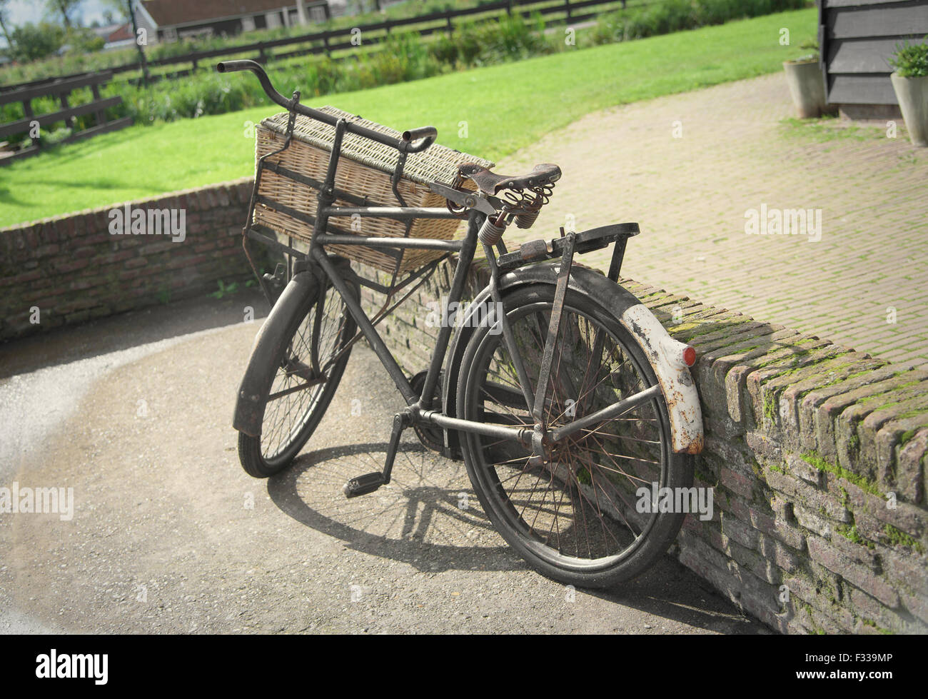 Retro style bicycle Stock Photo - Alamy