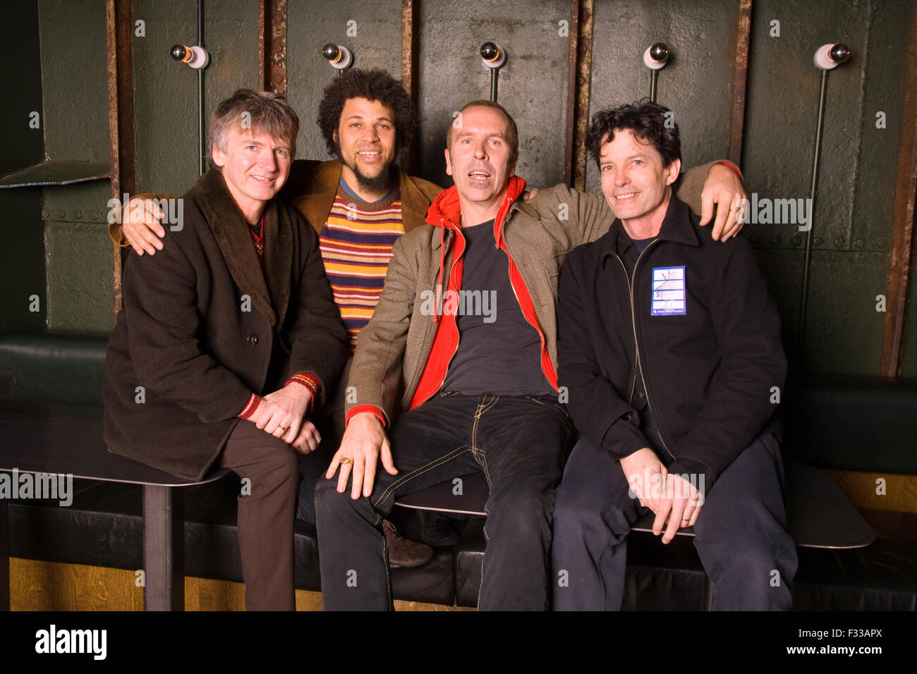 Crowed house band hi-res stock photography and images - Alamy