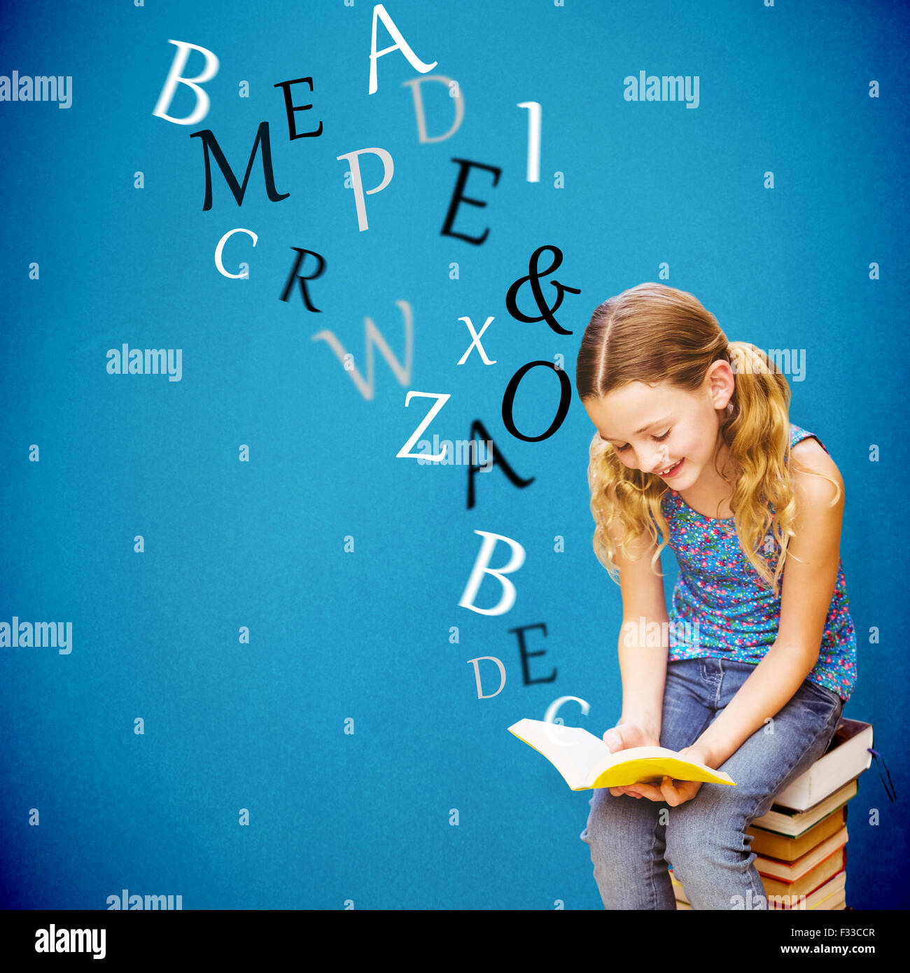 Girl reading letter hi-res stock photography and images - Alamy