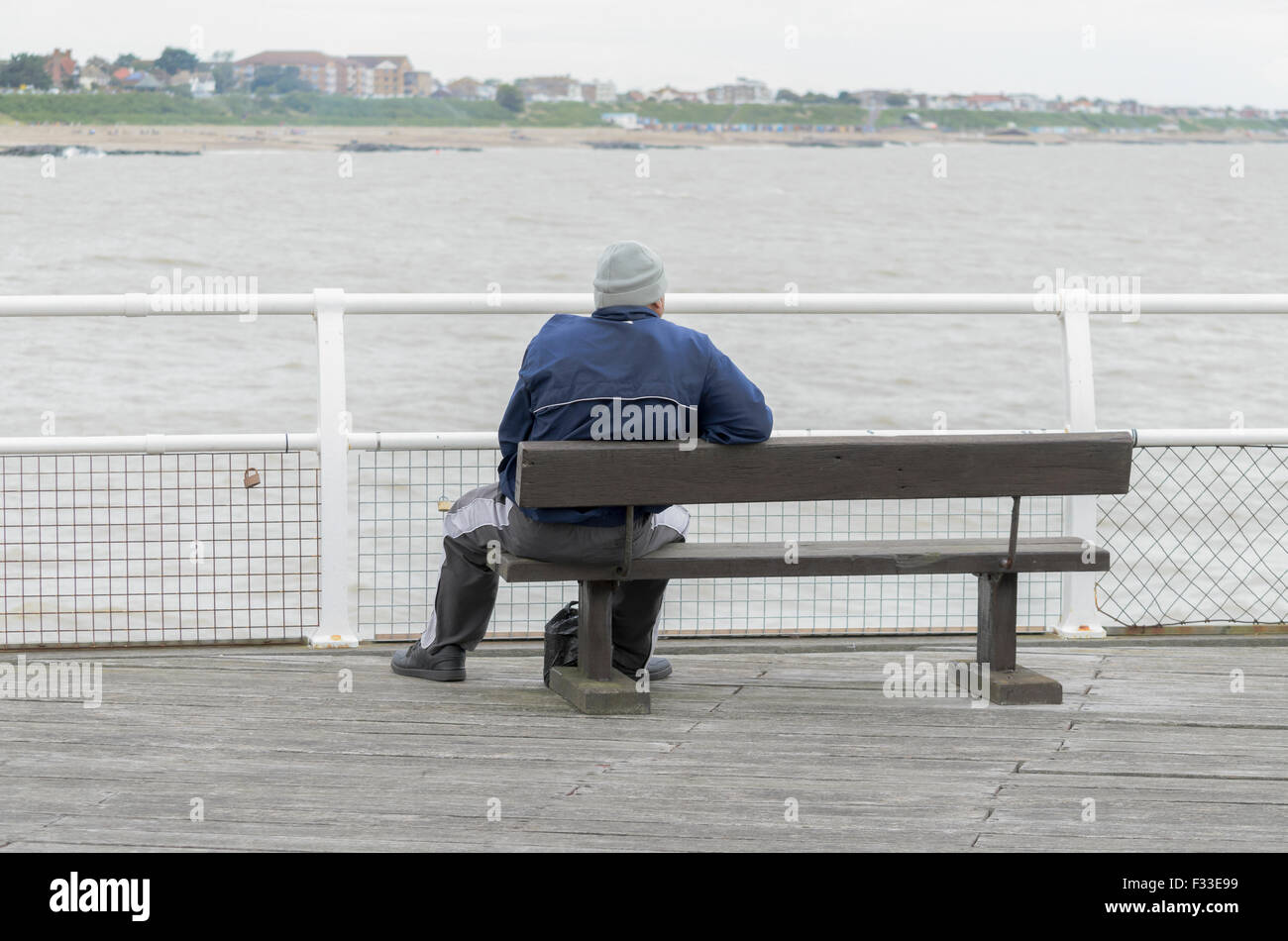 Looking back sitting down hi-res stock photography and images - Alamy