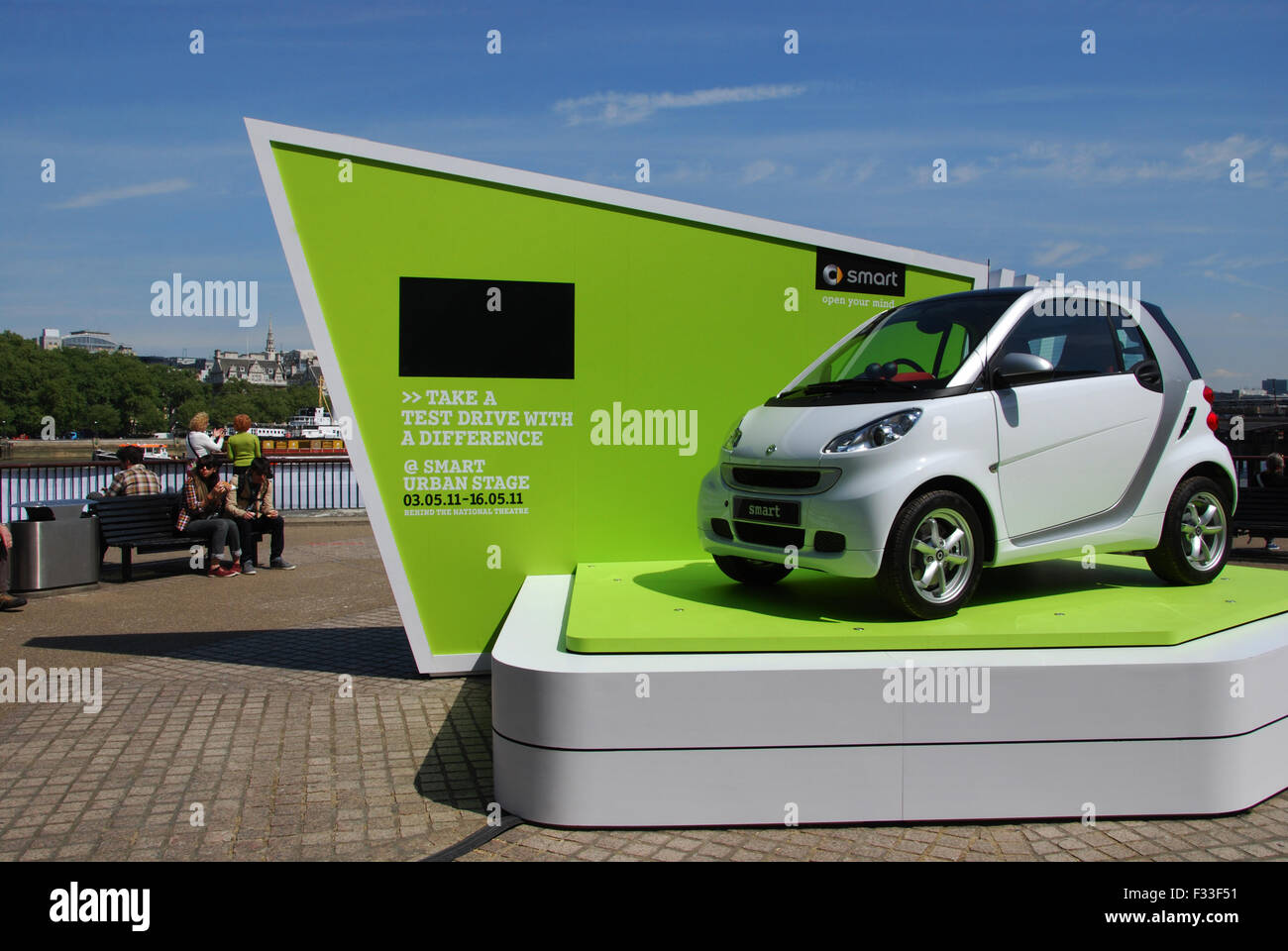 Smart car mercedes benz daimler hi-res stock photography and images - Alamy