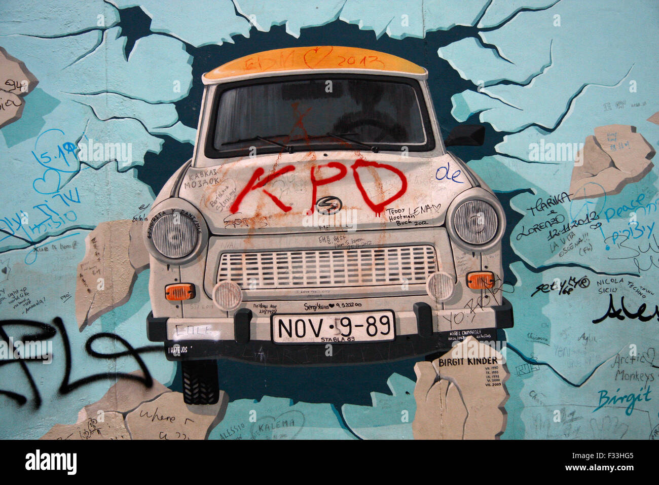 Impressionen: das Mauerstueck an der East Side Gallery mit dem Bild von ...