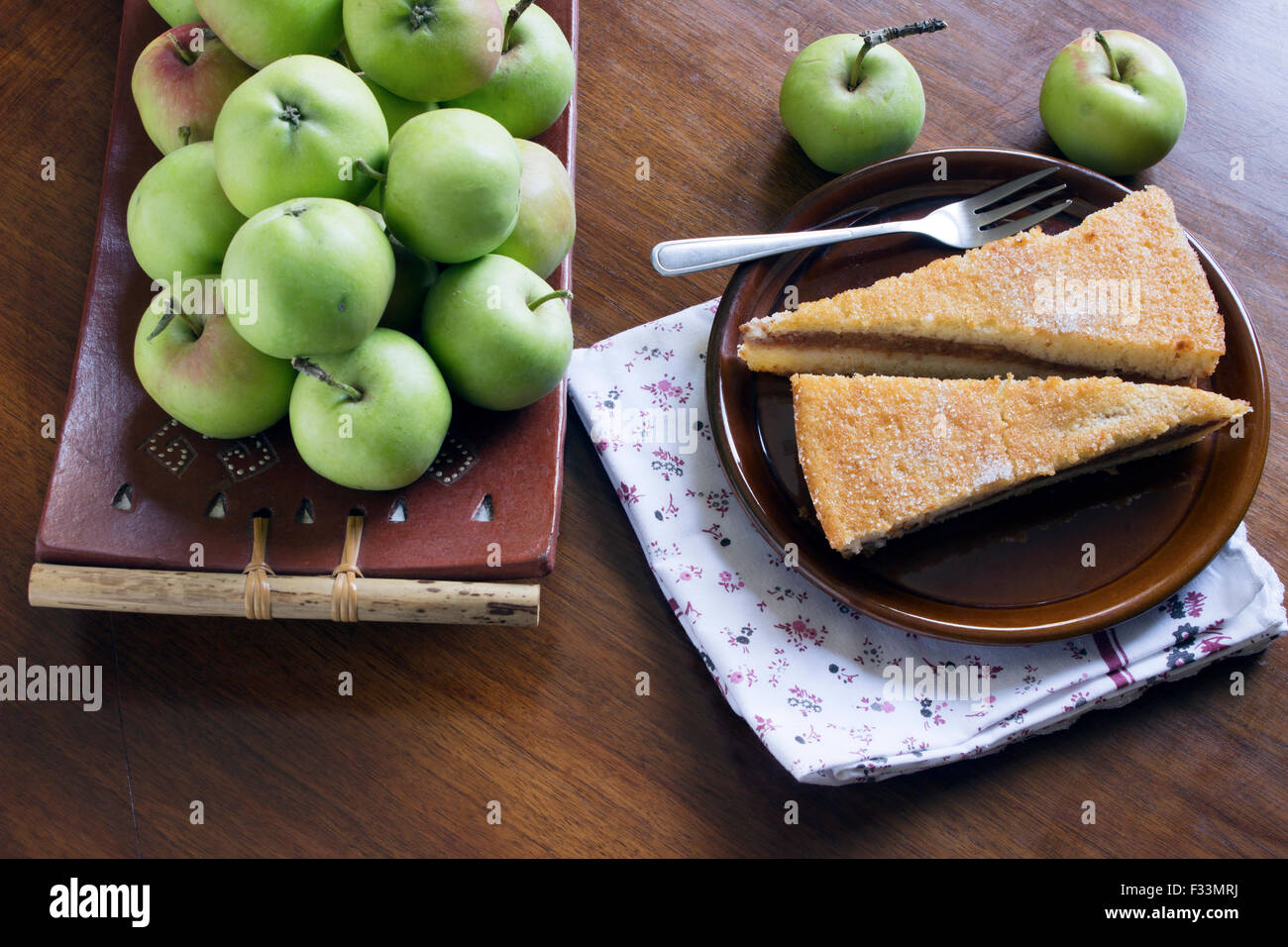 Apple sponge cake hi-res stock photography and images - Alamy