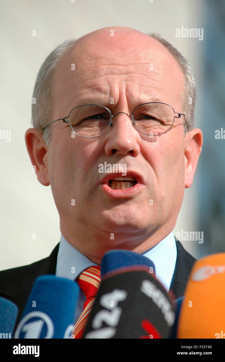 CDU-Generalsekretaer Volker Kauder bei der Vorstellung eines CDU ...