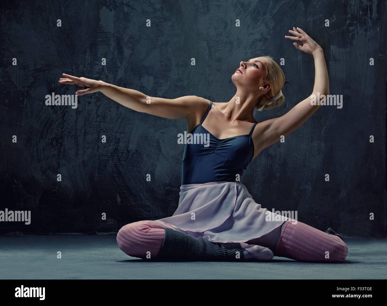 Modern ballet hi-res stock photography and images - Alamy