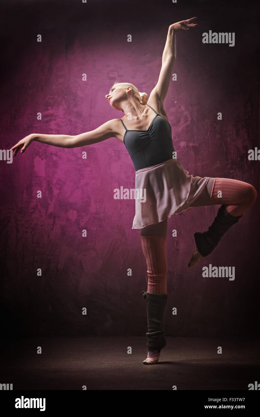 Attractive modern ballet dancer Stock Photo - Alamy
