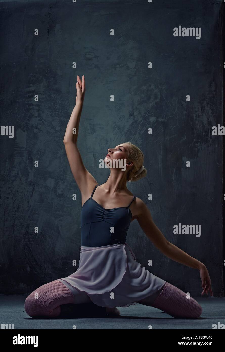 Attractive modern ballet dancer Stock Photo - Alamy