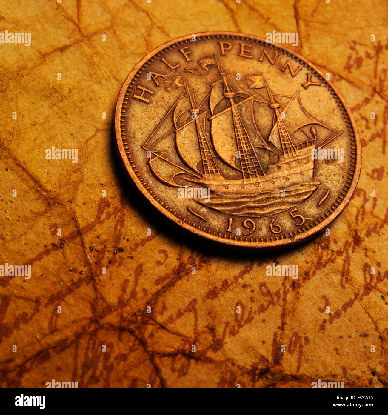 American penny on the old textured paper Stock Photo - Alamy
