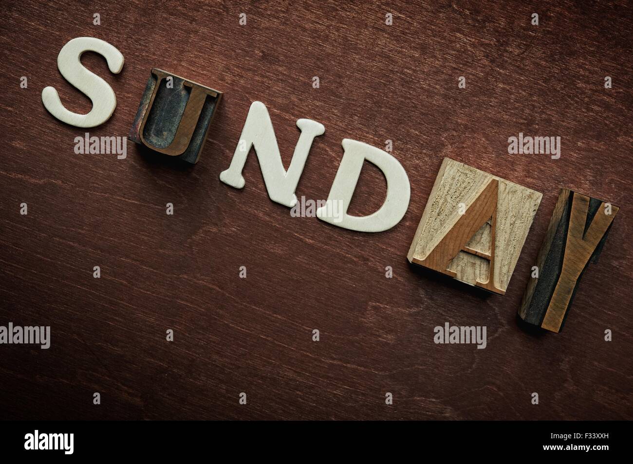 The word Sunday written on wooden background Stock Photo - Alamy