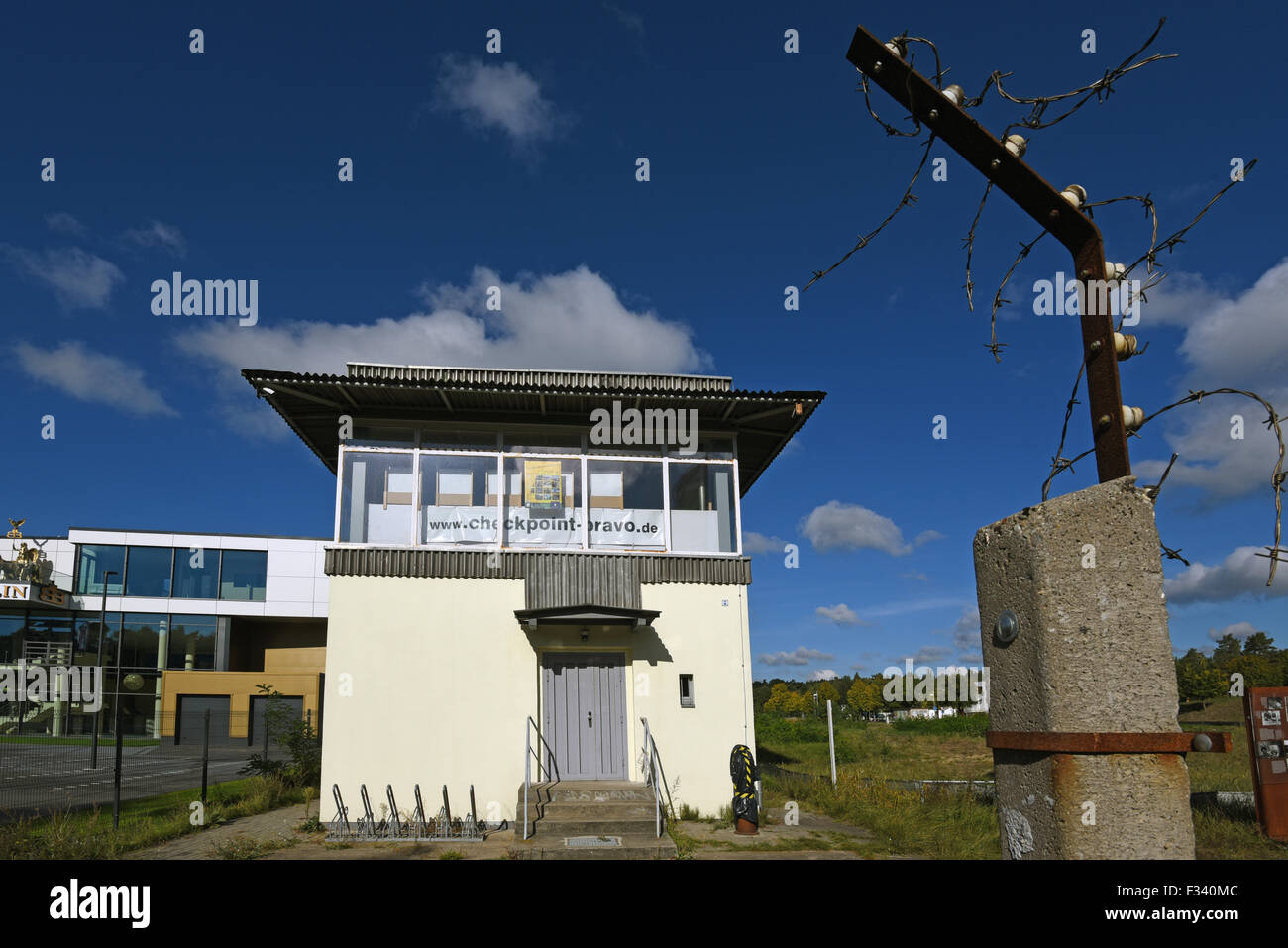 Dreilinden, Germany. 29th Sep, 2015. A part of a fence is photographed ...