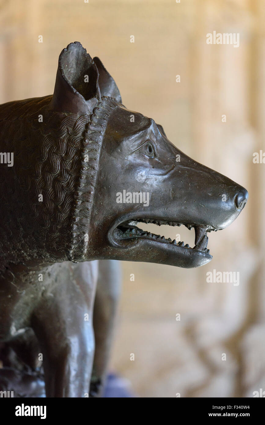Capitoline she wolf hi-res stock photography and images - Alamy
