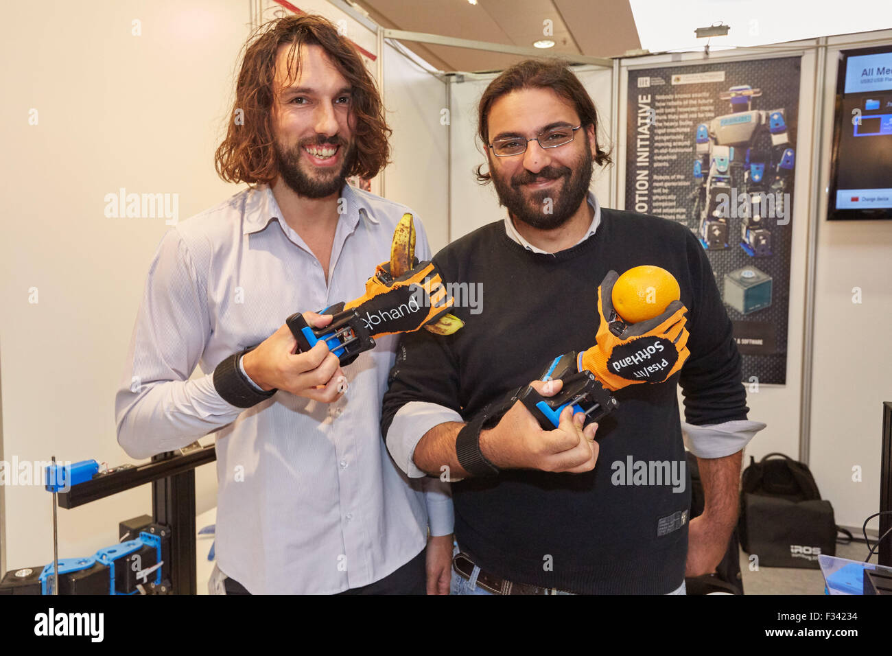Hamburg, Germany. 29th Sep, 2015. Italian engineers Manolo Garabini (l ...