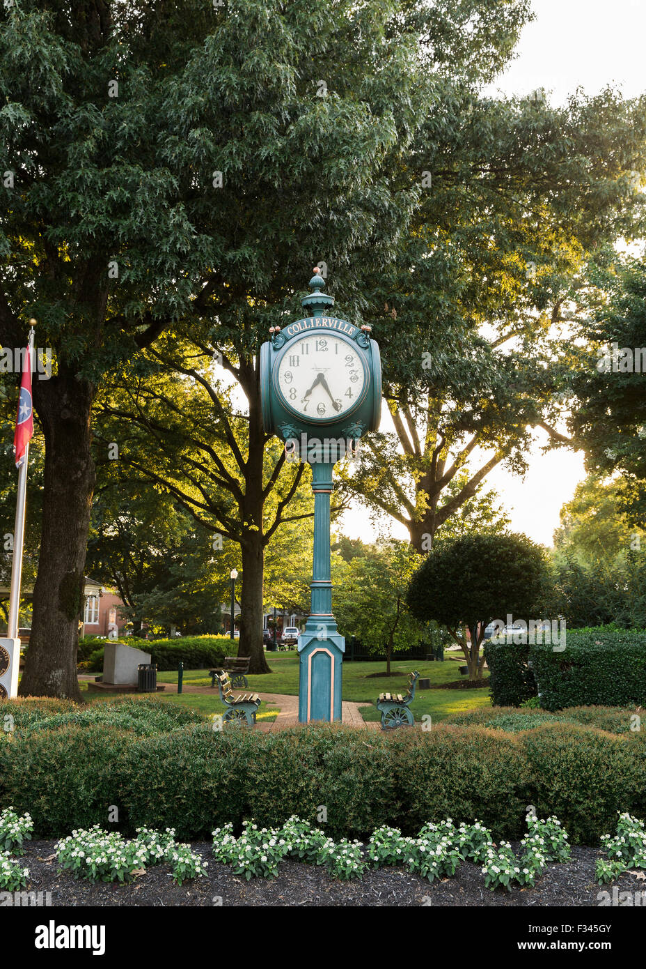 Bench clock hi-res stock photography and images - Alamy