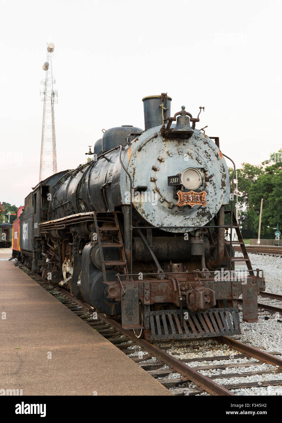 Run down train hi-res stock photography and images - Alamy
