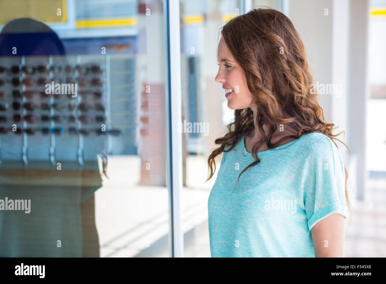 Pretty woman window shopping at the mall Stock Photo - Alamy