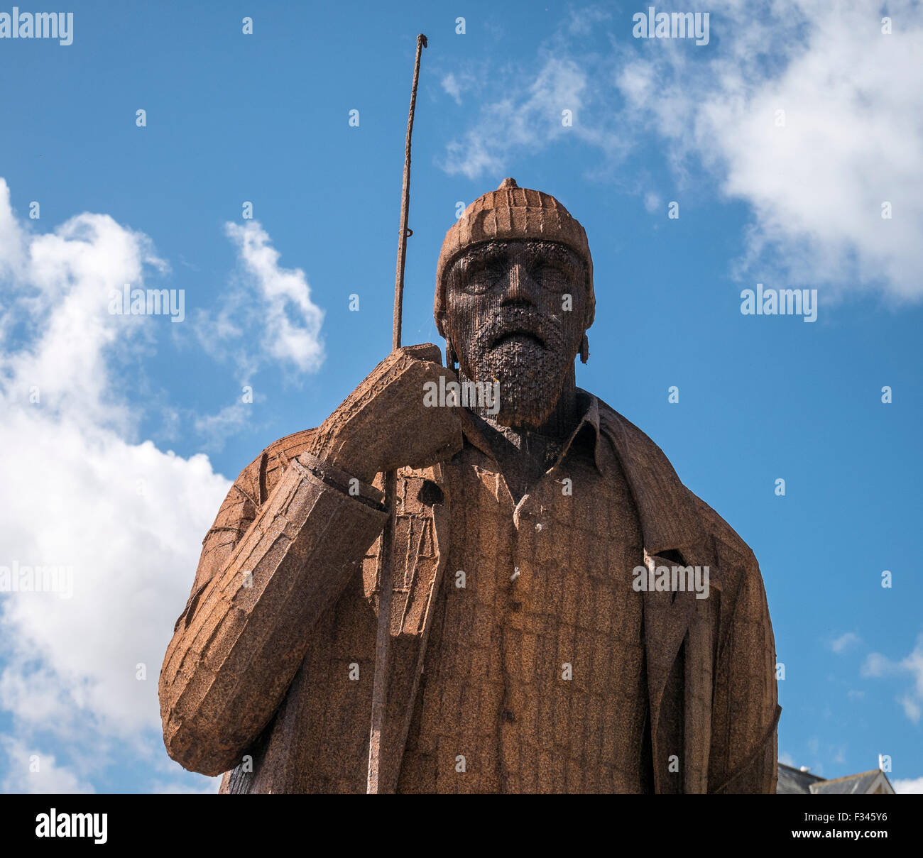 The filey fisherman sculpture hi-res stock photography and images - Alamy