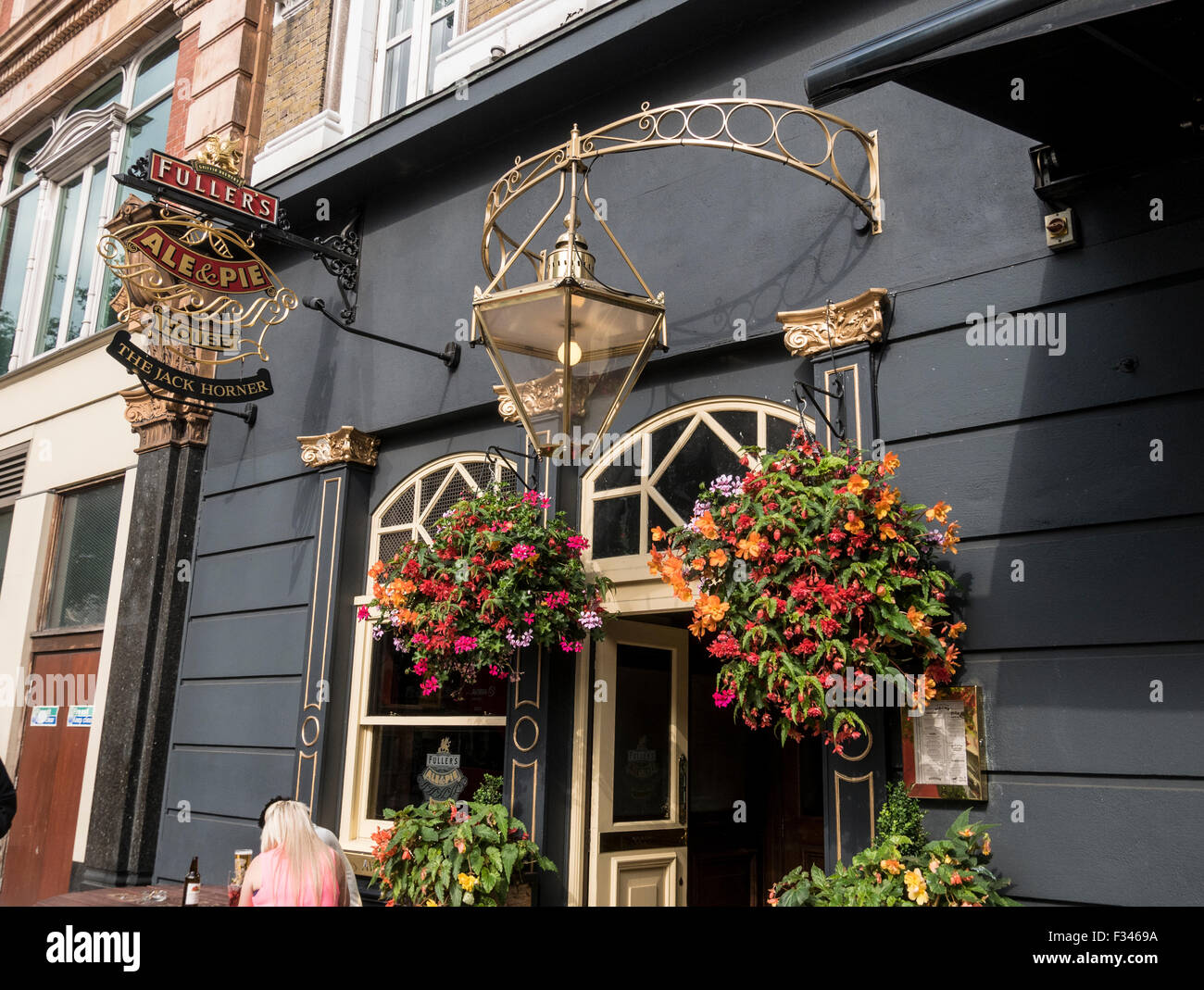 Floral pub hi-res stock photography and images - Alamy