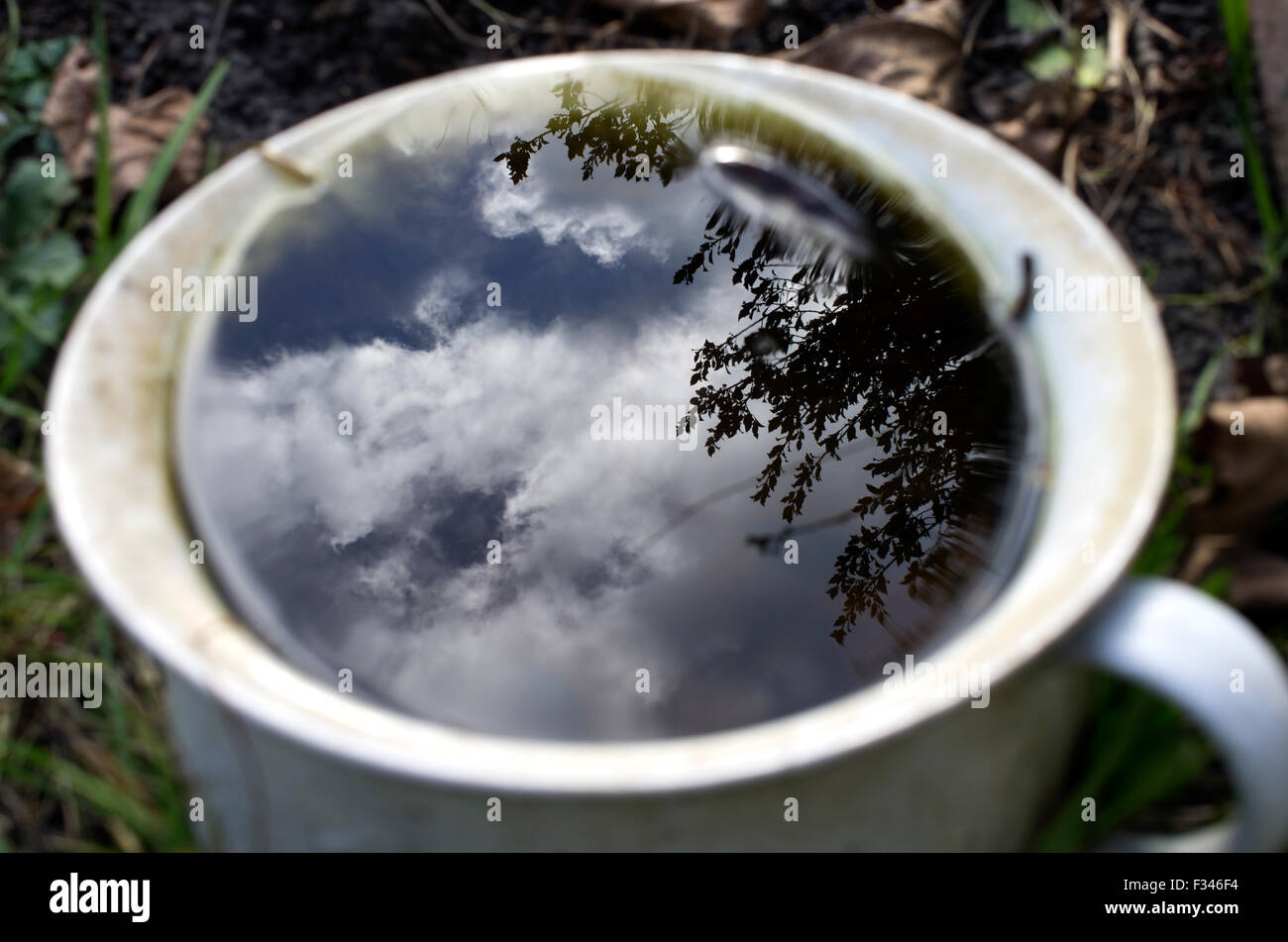 Antique chamber pot hi-res stock photography and images - Alamy
