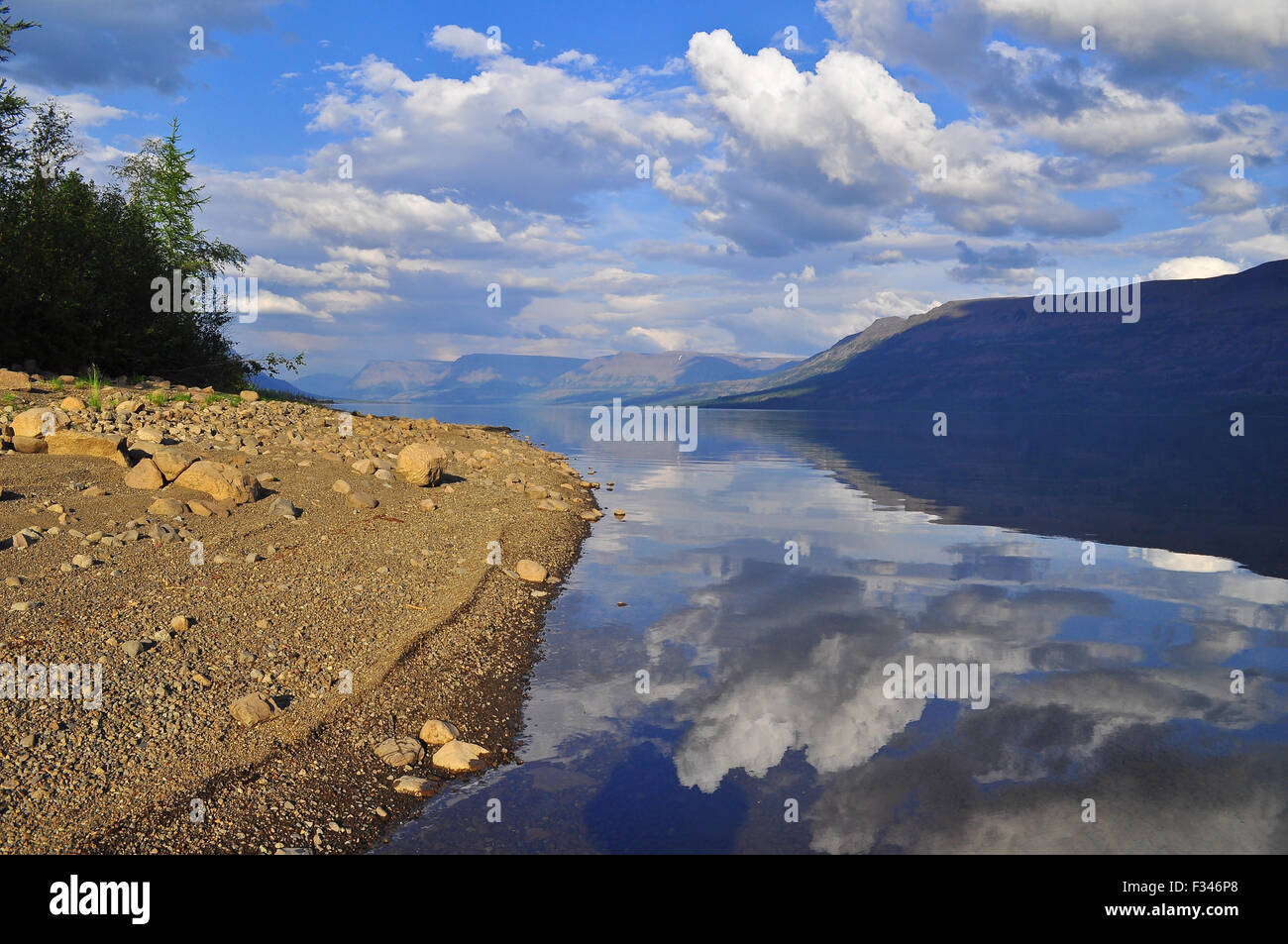Dog lake, Putorana plateau. Summer water landscape in Taimyr, Siberia ...