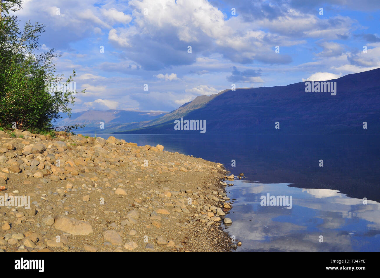 Dog lake, Putorana plateau. Summer water landscape in Taimyr, Siberia ...