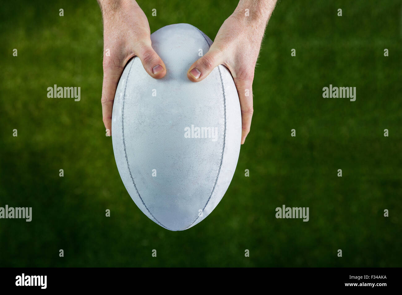 Catching rugby ball hi-res stock photography and images - Alamy