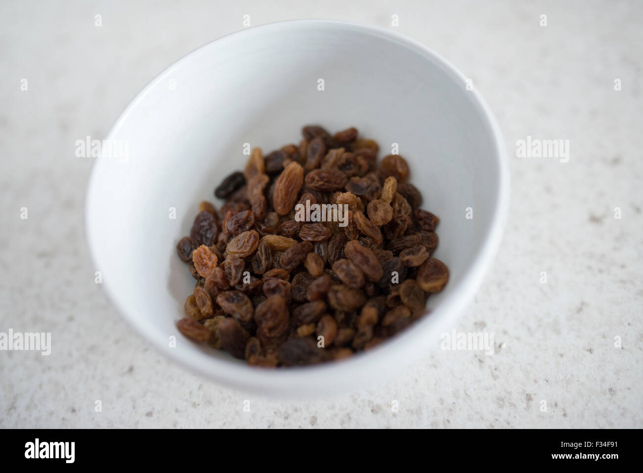A small bowl of raisins ready for cooking Stock Photo - Alamy