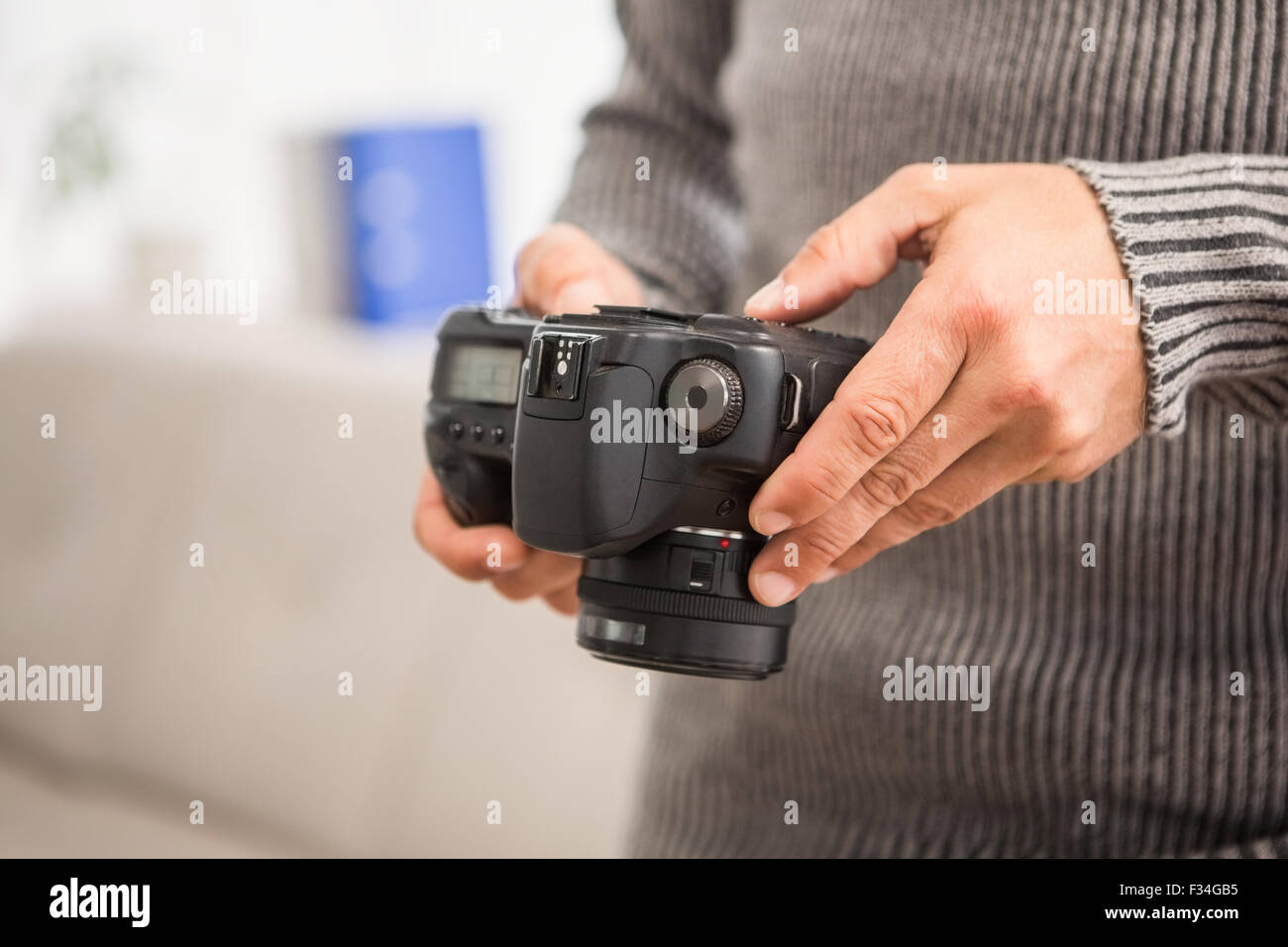 Photography camera holding hands hi-res stock photography and images ...