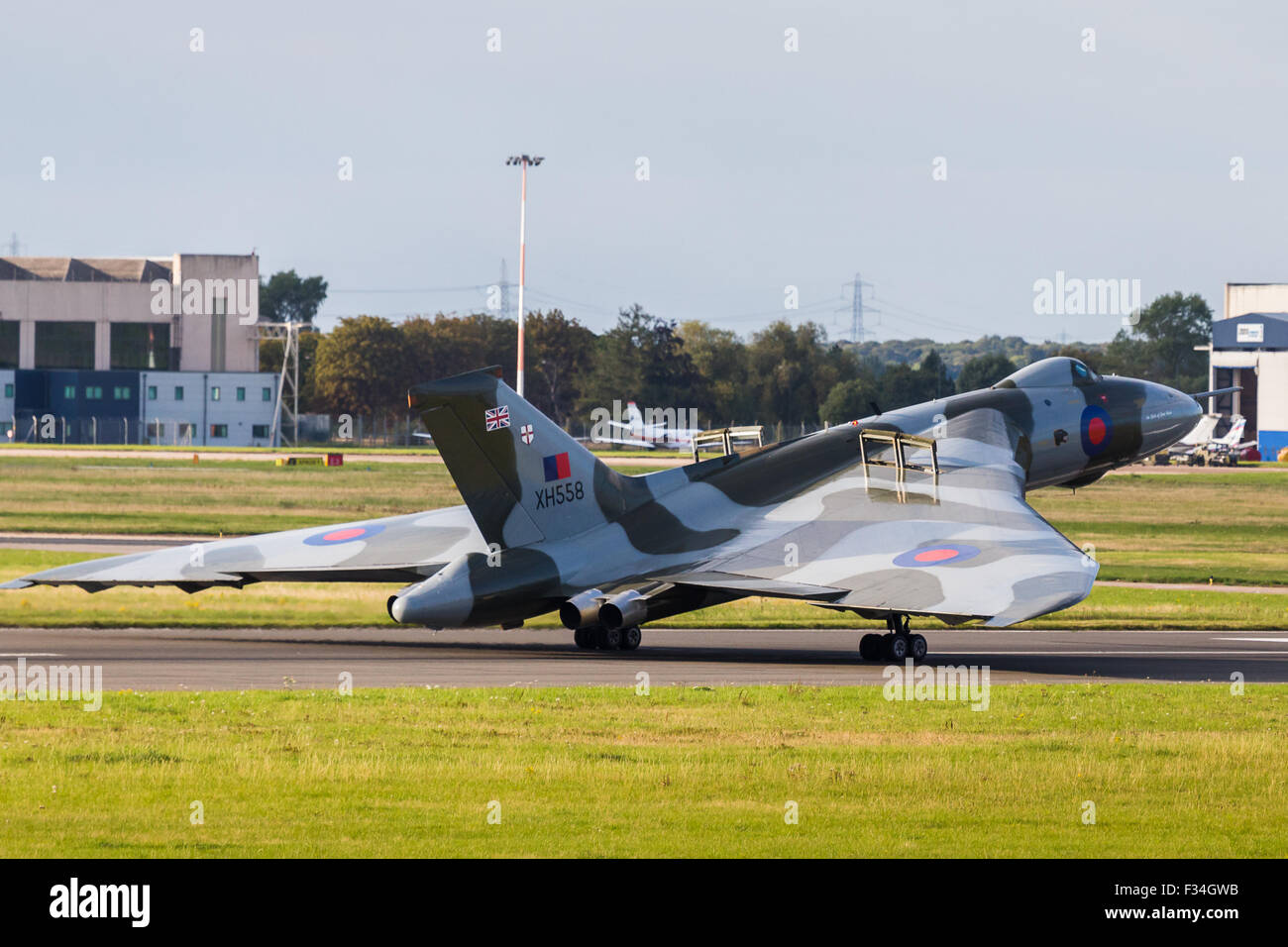 Avro Vulcan lands at Doncaster airport after one of her final flights ...