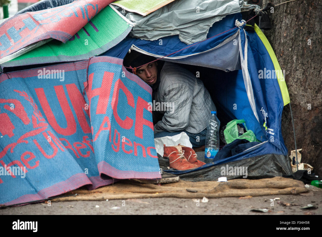 Belgrade, Serbia. 23rd Sep, 2015. Refugee inside a tent in the refugee ...