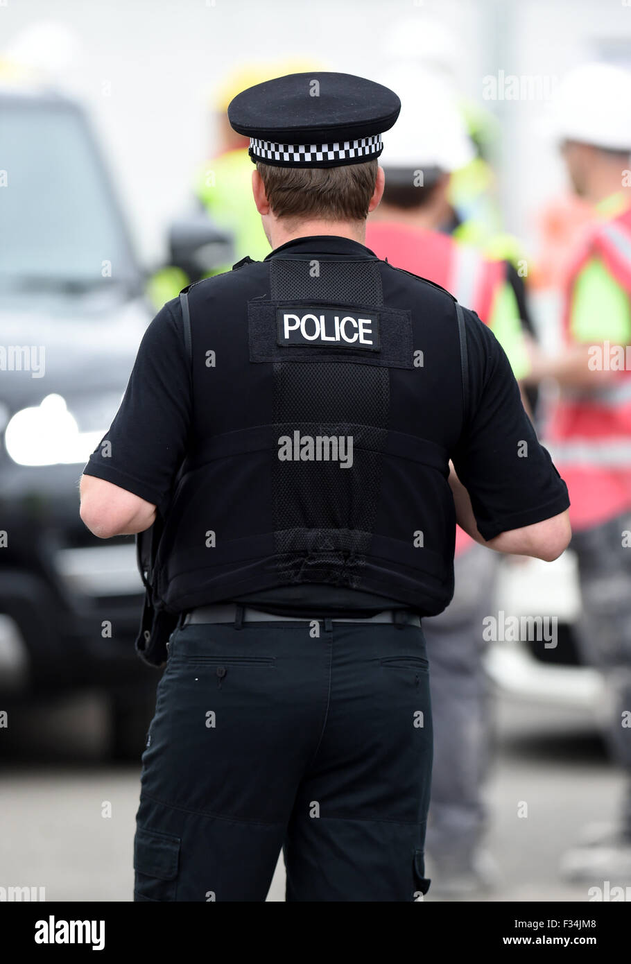 Policeman back hi-res stock photography and images - Alamy