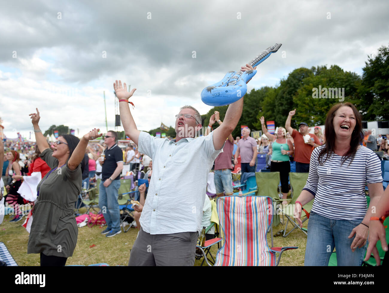 Man guitar festival hi-res stock photography and images - Alamy