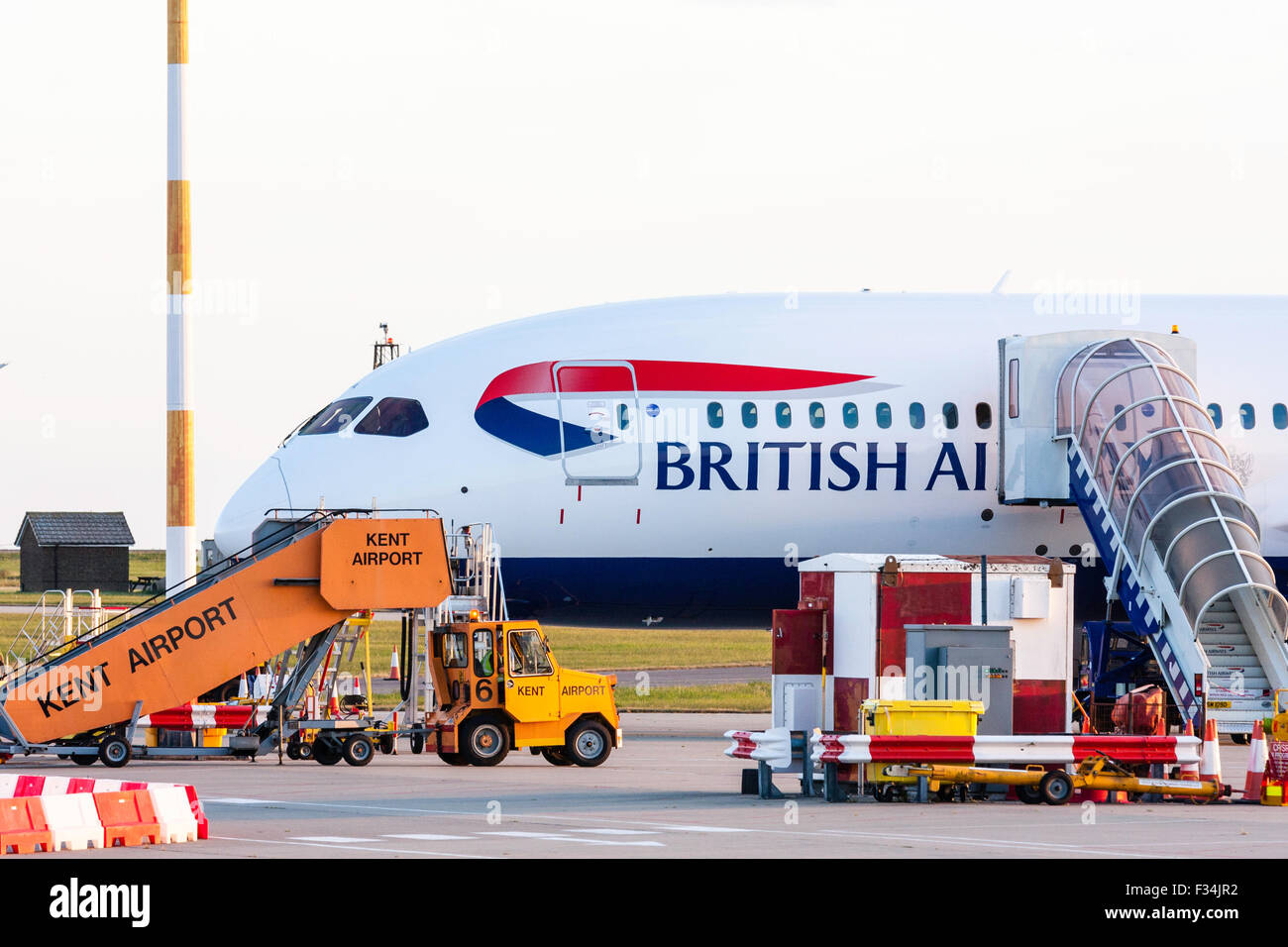 Cockpit boeing 787 dreamliner plane hi-res stock photography and images ...
