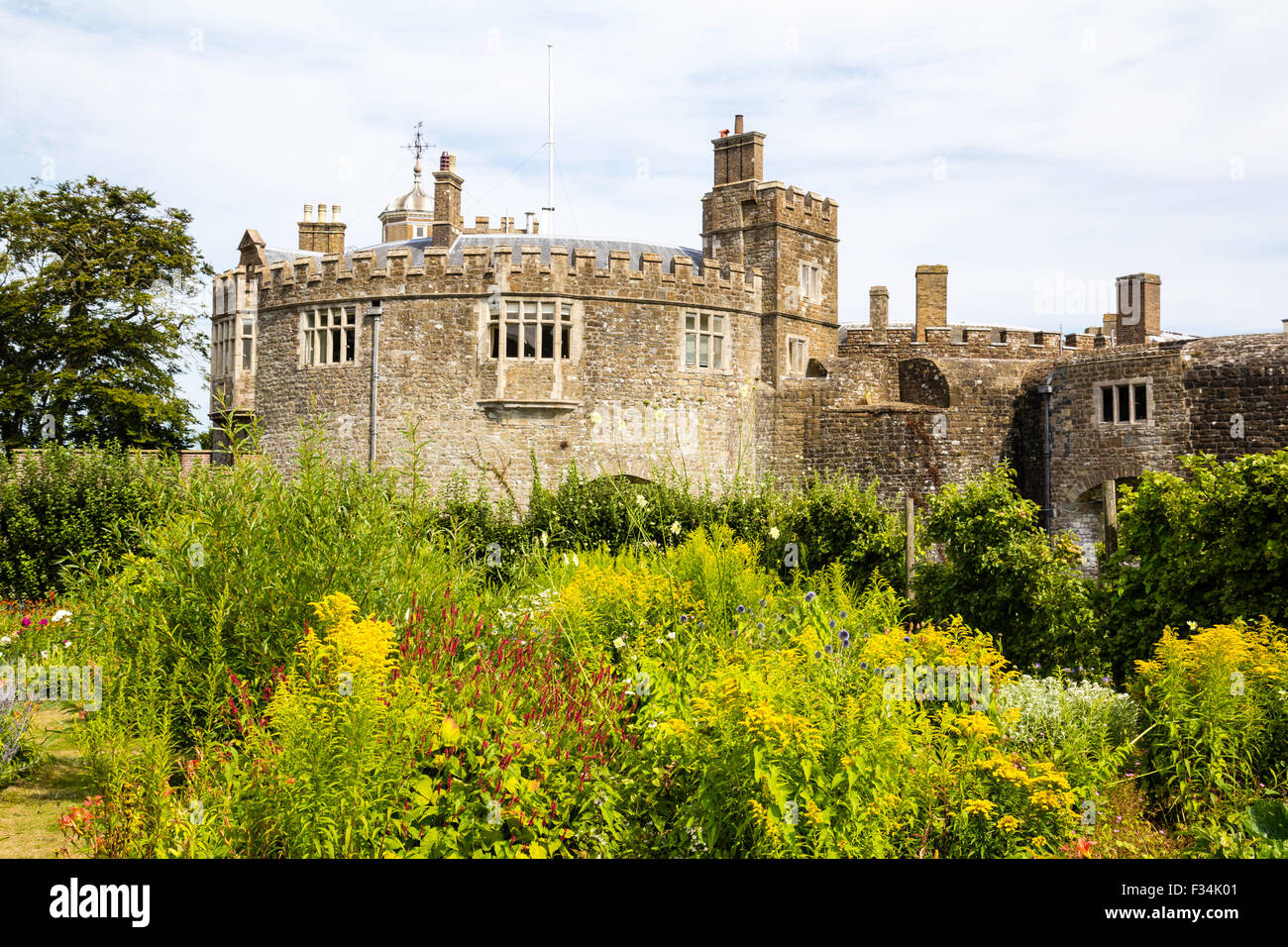 Tudor kitchen garden hi-res stock photography and images - Alamy