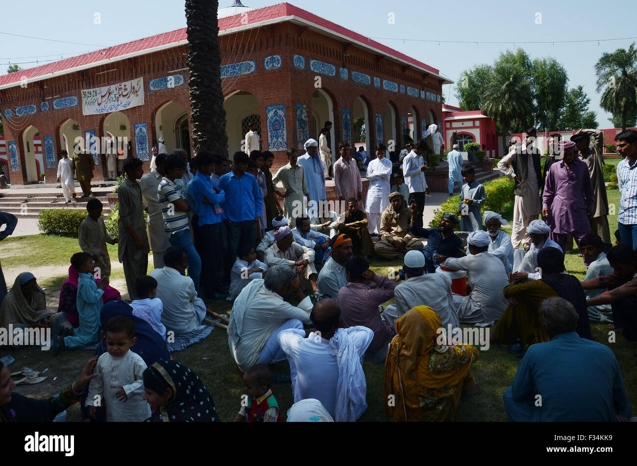 Pakistani poet hi-res stock photography and images - Alamy